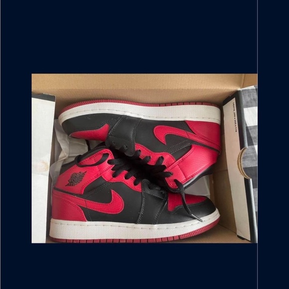 Shoes | 6y Jordan 1 Mids | Poshmark
